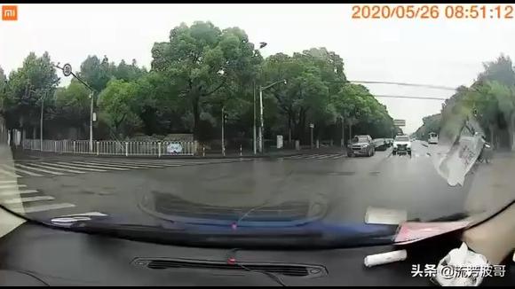 要注意交通安全,不然要被拖起走
