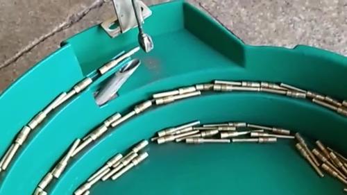 海南网友,知道振动盘这是在加工什么吗,看了半天都没看懂