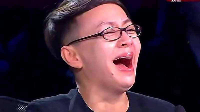 小伙一人模仿十位明星,宋丹丹看到模仿的人,台上大笑不断