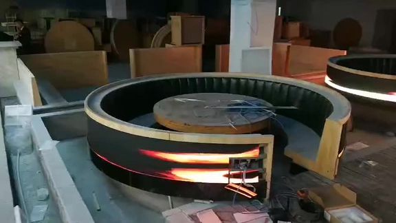 LED圆柱软模组柔性显示屏现场安装调试中