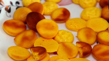 美食分享,四个鸡蛋,两勺奶粉,用烤箱简单做出的美食,入口即化,超简单