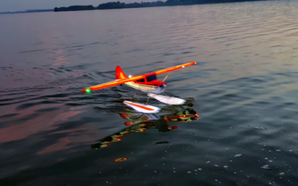 【航模】两米二翼展致胜塞斯纳170傍晚开灯飞行