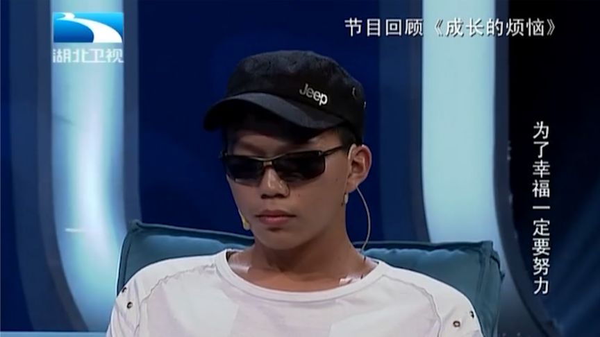 网瘾少年逼疯妈妈,叛逆儿子道出心里话,父母离异对他伤害大!