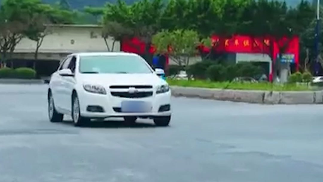 自动驾驶是摆设吗?D挡刹车毁变速箱?|有问必答