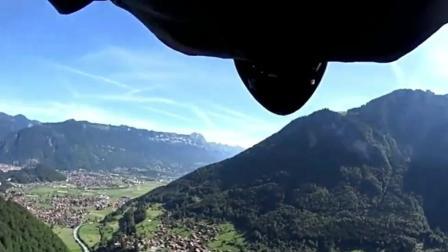 翼装飞行:感觉离地面不到1米距离,飞行技术了得!