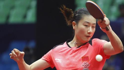 这样的丁宁你见过吗?高难度的正反手切换,伊藤美诚直接跪了