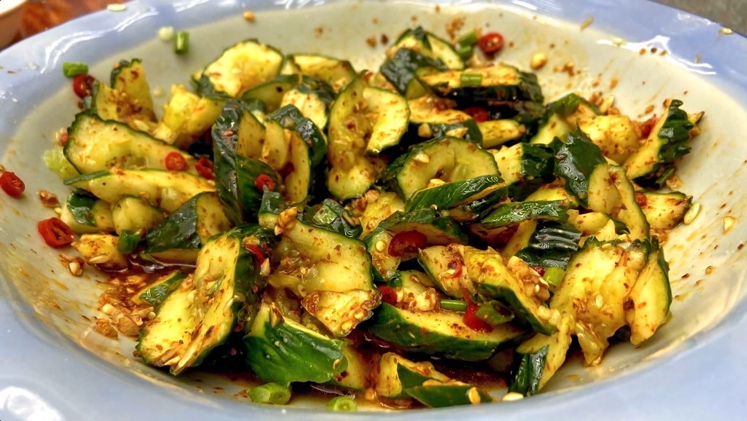 凉拌黄瓜:先放盐就大错特错了,教你正确做法,这样做的又香又脆