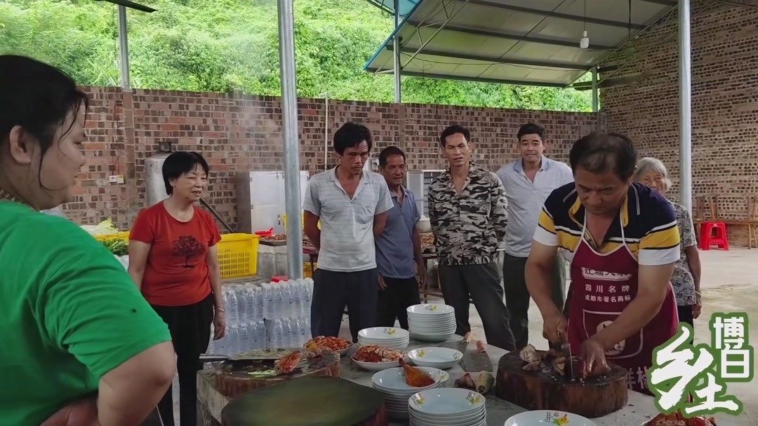 广西农村客家人的满月酒席,准备了14个客家风味菜,招待亲朋好友