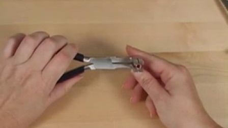 如何使用夹持钳制作开口圈视频