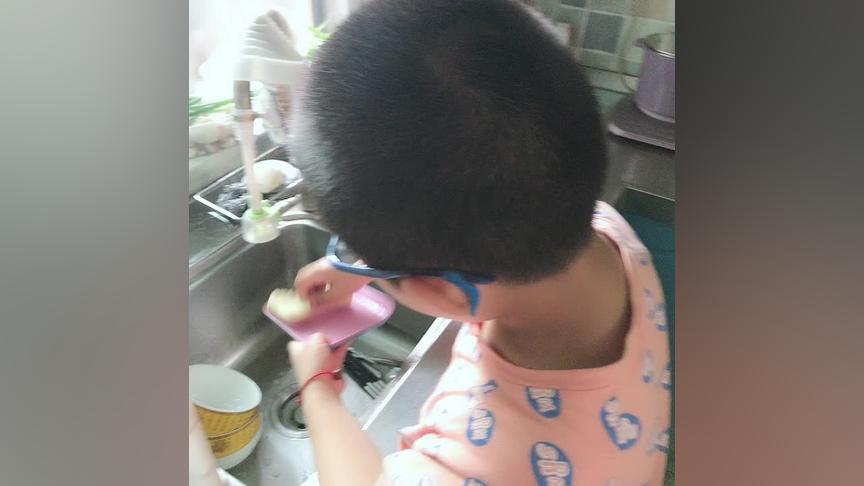 #洗碗 #爱劳动的小朋友 #爱做家务的小朋友