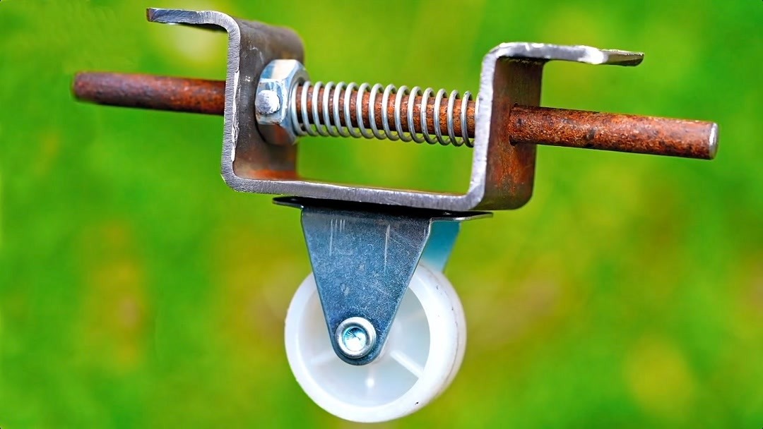 电动车轮子减震技术原来是这样的,方法简单易学,一根弹簧是关键