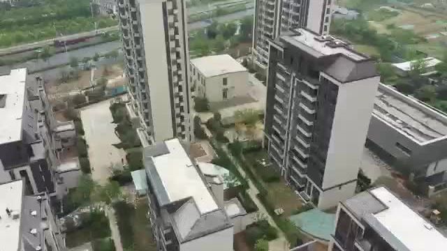 这就是旭辉买房时承诺的小区百分之四十的绿化覆盖率