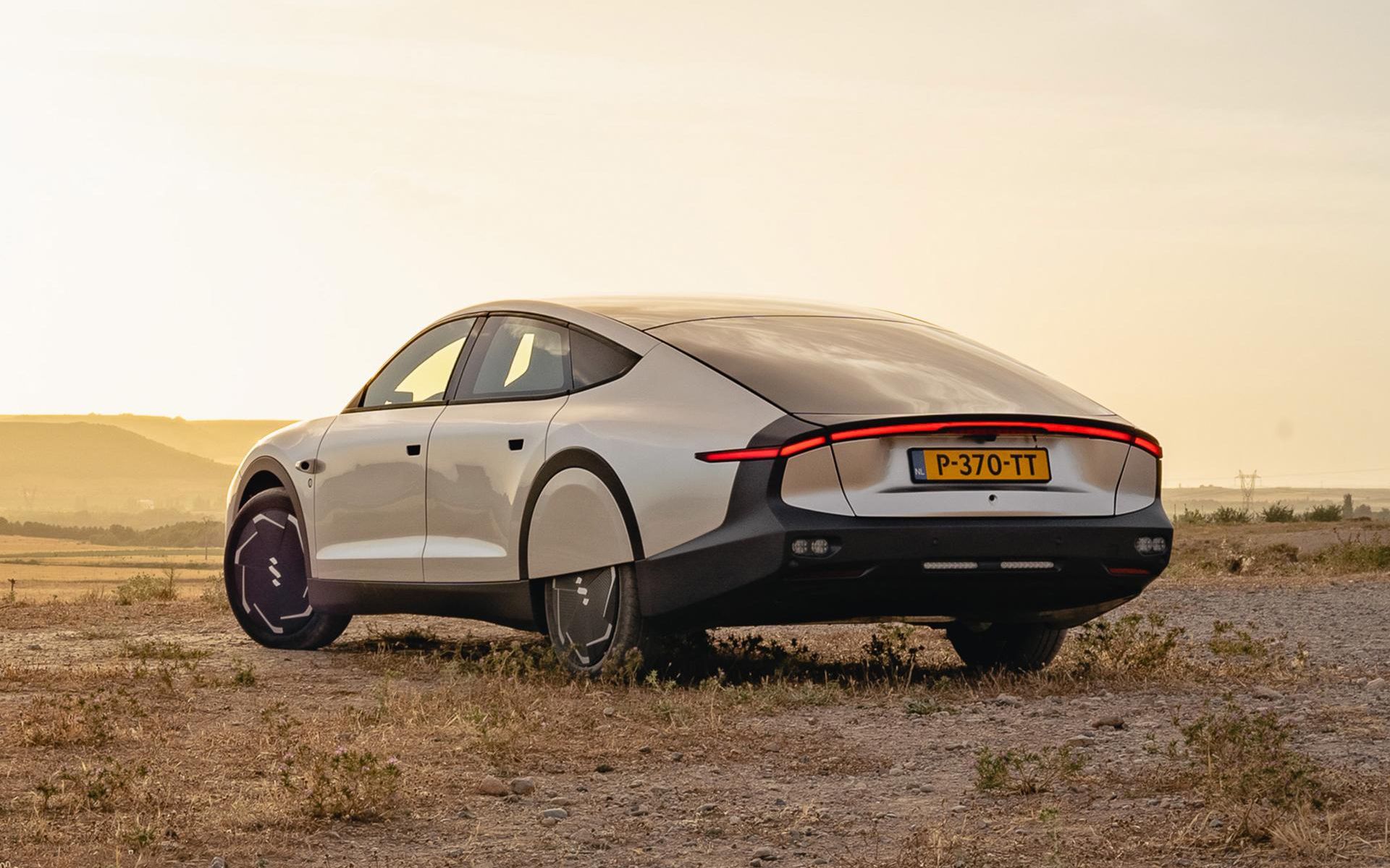 太阳能汽车光年0正式量产!售价183.28万,可开几个月不用充电