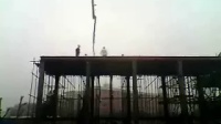实拍高支模架混凝土浇捣中坍塌