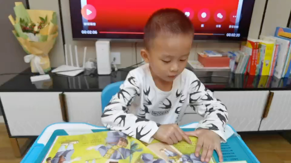长征路上红小丫