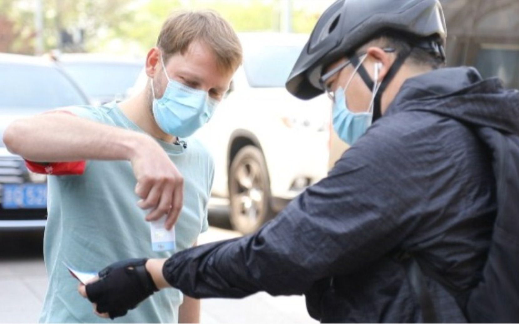 捷克小伙胡同做防疫志愿者:中国做得很好 我不怕