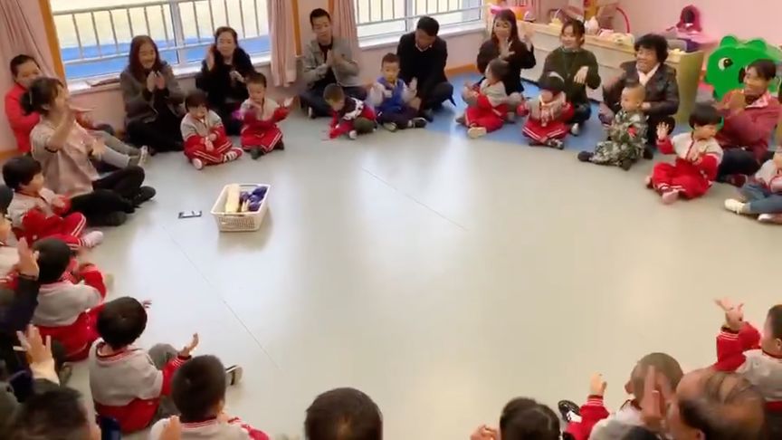 《金龙拍拍操》小班亲子活动第一次家长会破冰游戏(2019年)