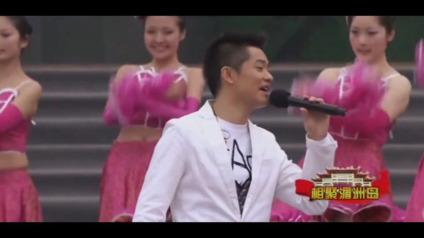 凤凰传奇现场演唱《月亮之上》!这也太好听了吧!