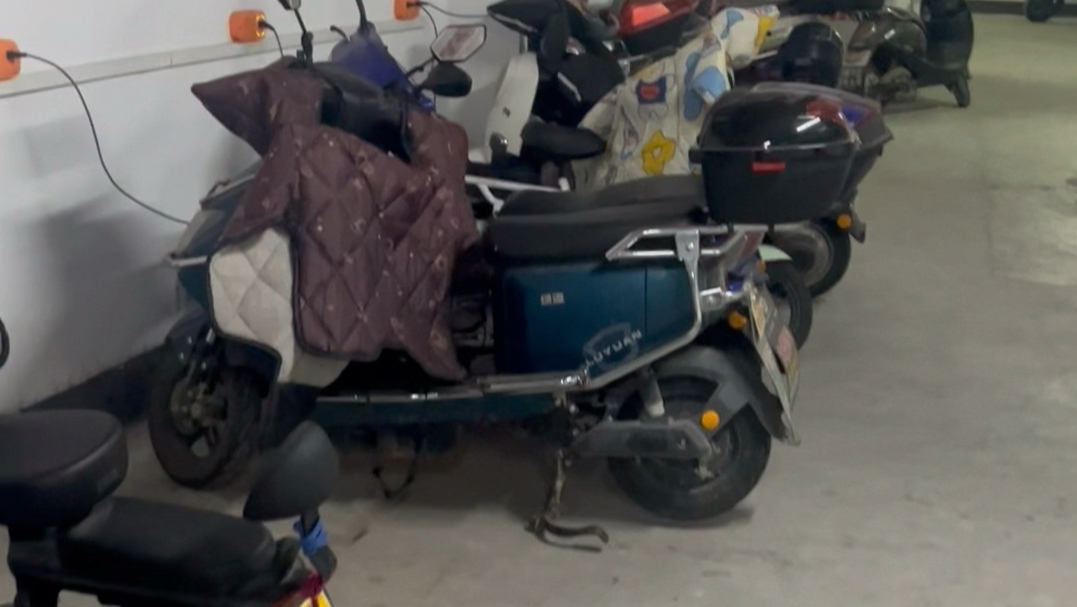 凭什么让骑两轮电动车的人活得那么憋屈