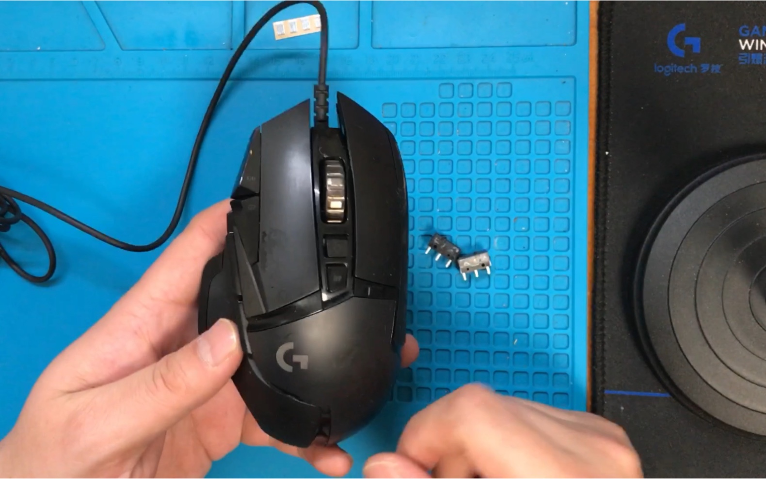 罗技g502hero维修拆解 左右按键更换凯华曼巴8.0微动视频。改善双击,...