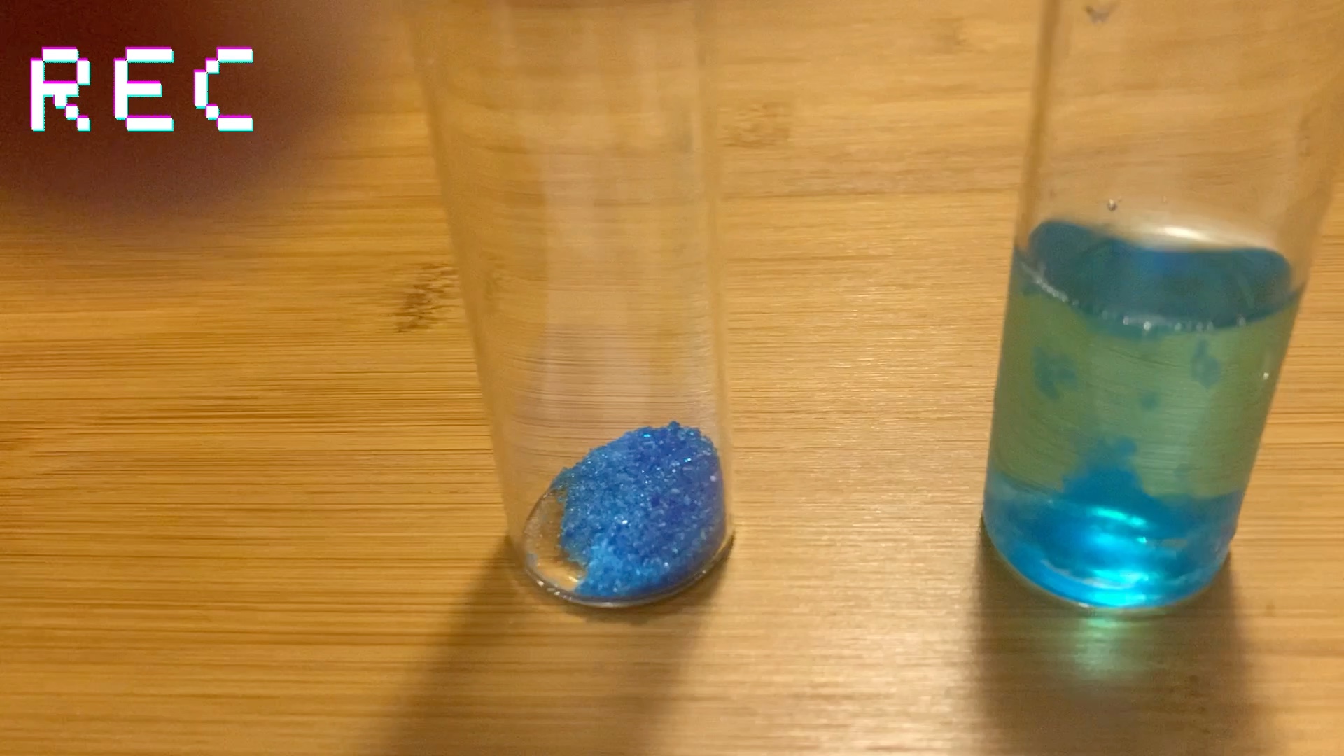 蓝色絮状沉淀——硫酸铜溶液和氢氧化钠溶液的反应