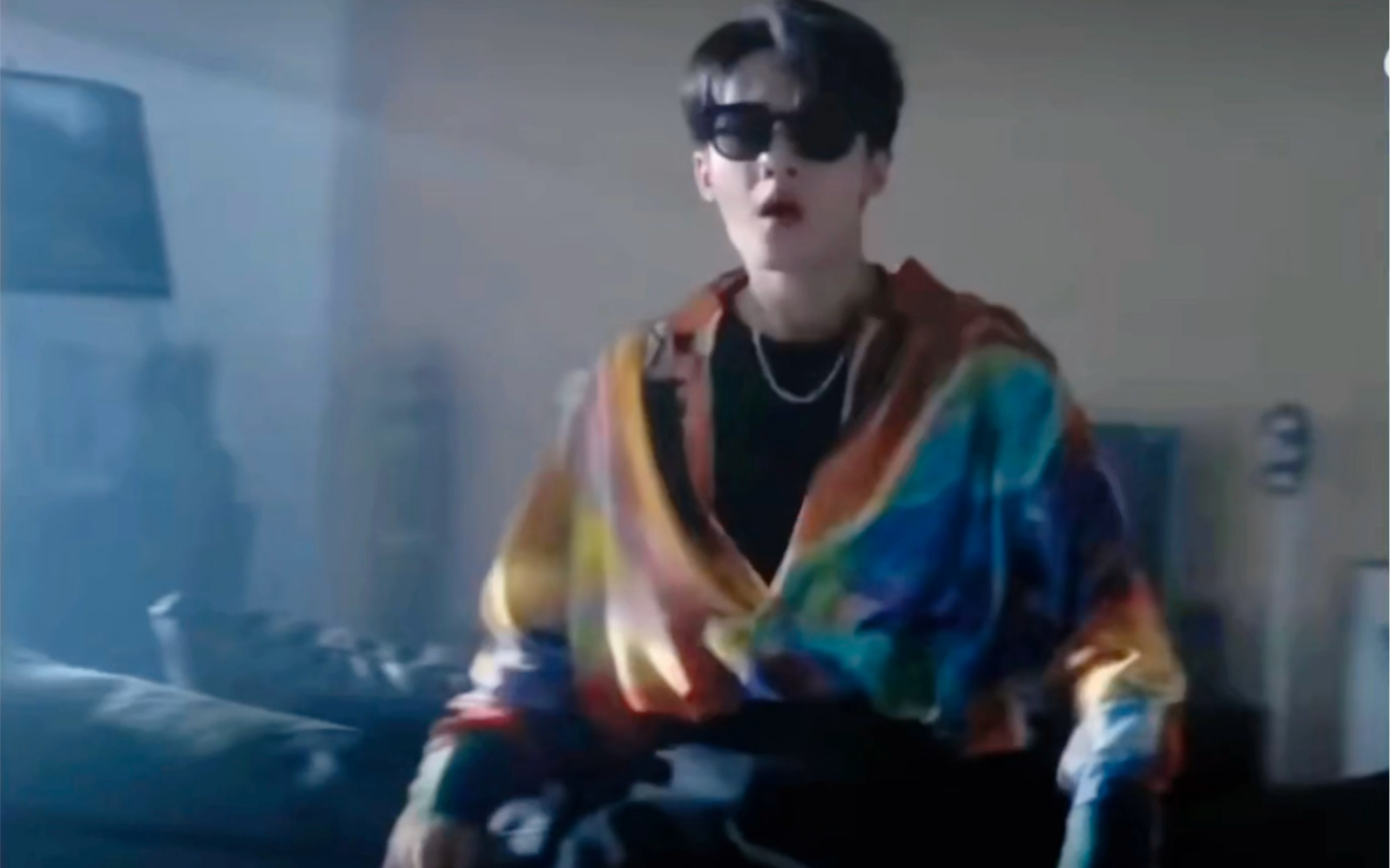 请让这两段广告在我电视上循环滚动播放好吗