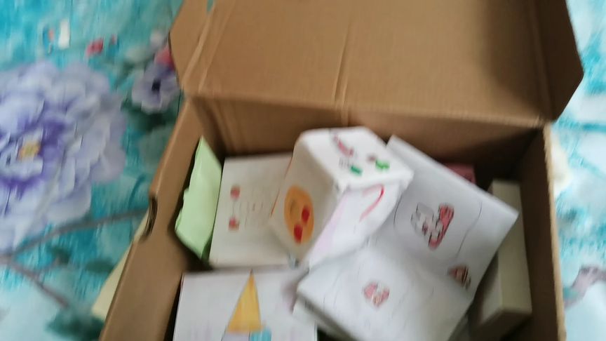 拆小学生自制盲盒