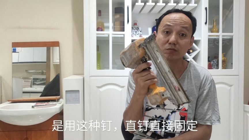 木工打柜子多少钱一平方?和工厂定制价格相差无几,差别在哪?