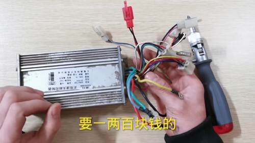 电车控制器维修:常见故障排查与元件替换