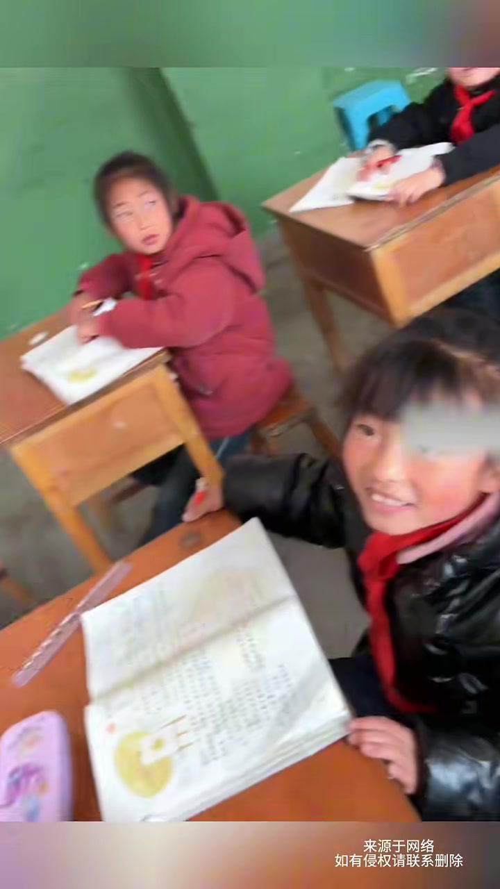 为学生和少时的自己解惑!讲授"画杨桃"一课时,老师提前购买杨桃并...