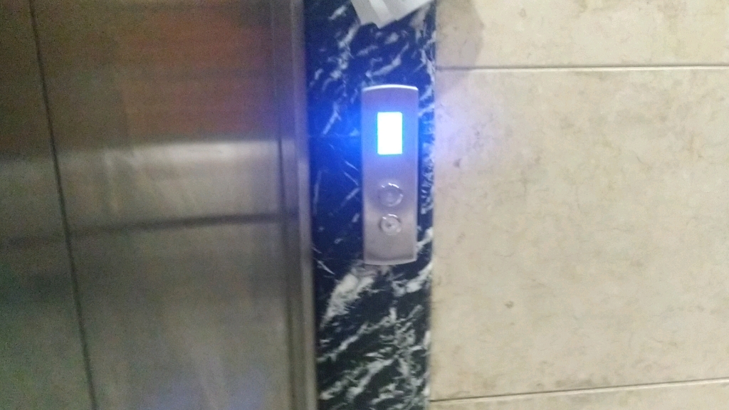 贵阳花溪喜雨村大酒店电梯