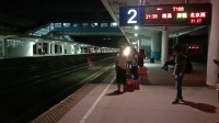 T128次列车高速进入阳新站二站台
