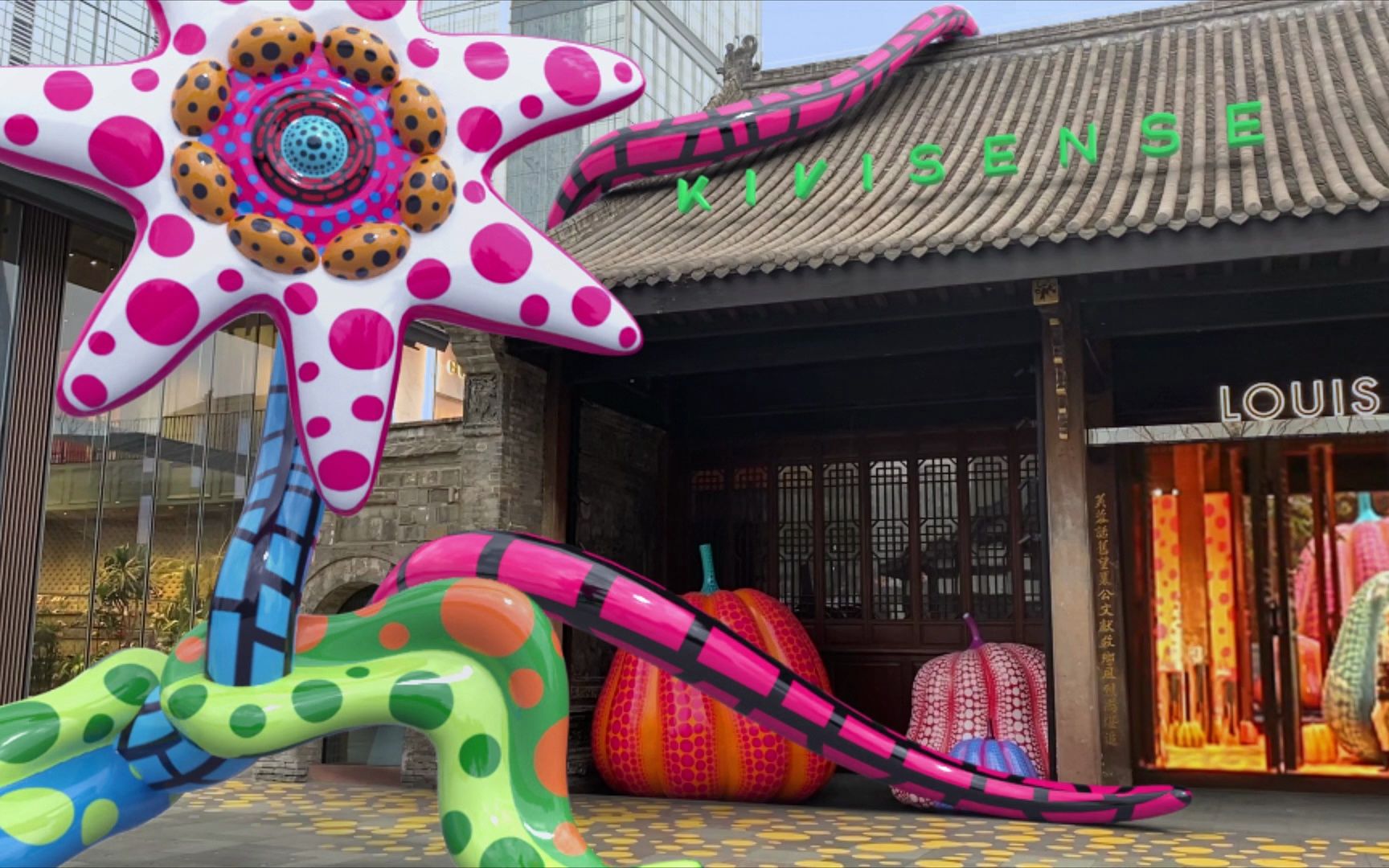 大空间AR致敬草间弥生!成都太古里鲨疯了!