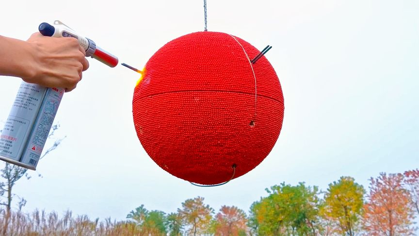 仙女棒从火柴球的万千孔里喷出来,效果焰爆啦