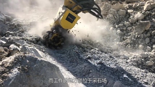 神奇的滚轮研磨机,88颗钢牙不停打磨岩石,过程如同在磨牙