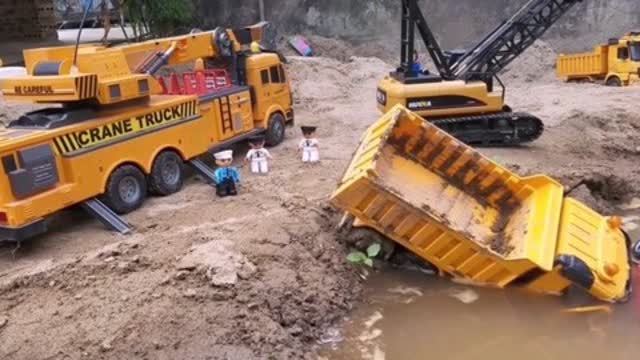汽车动画视频:拖车和起重机救援大卡车