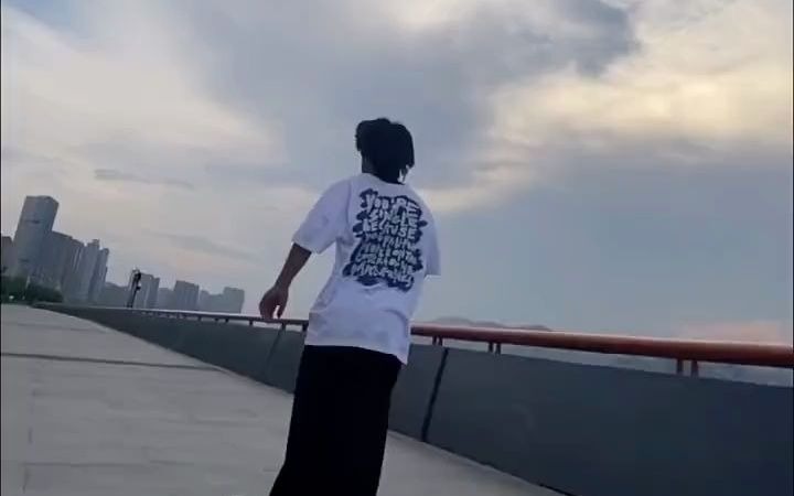 我的计划就是一直发 直到有人真正喜欢我 一起滑板