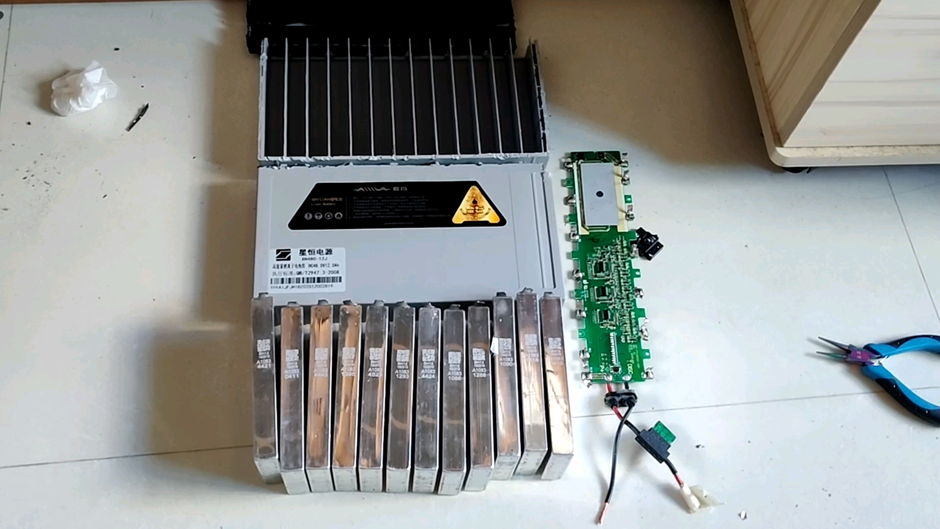 [电动车配件]爱玛电动车原装锂电池组拆解