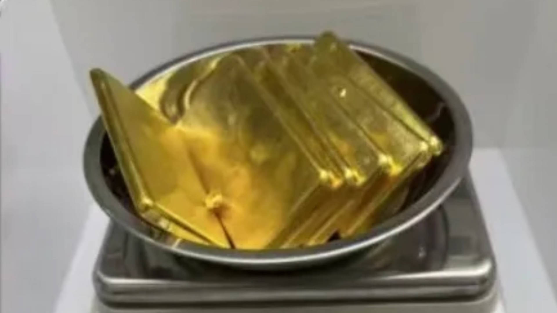 600万元买了5.9公斤黄金!女子崩溃了