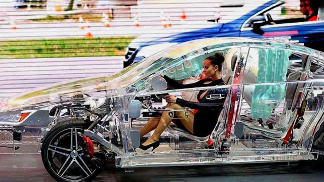 车身完全透明的汽车,内部结构一览无余,胆小一点的人不敢坐