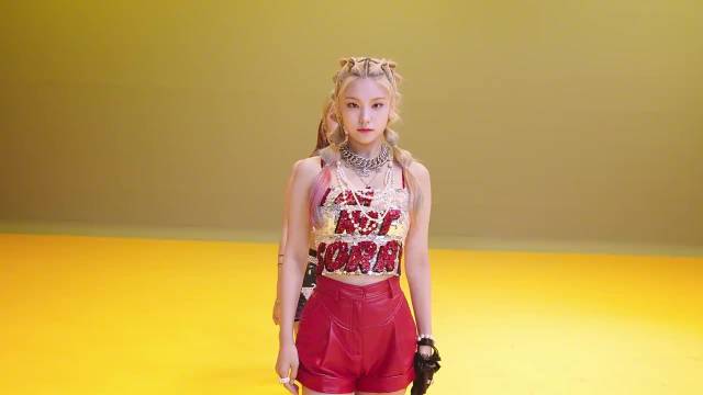 ITZY《Not Shy》舞蹈视频公开,色彩鲜亮吸睛,又辣又飒的妹妹们