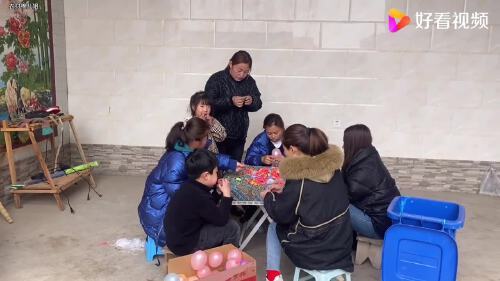 2000只气球变20米鞭炮!小媳妇创意爆炸,效果太惊艳了!