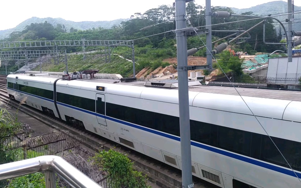 ...局集团有限公司上海动车段杭州动车运用所CRH1B-1047深圳北站出站
