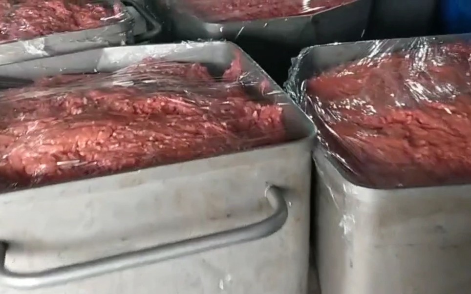 这是一条日产15吨的肉丸流水线,我们来看看都有哪些肉丸设备组成?