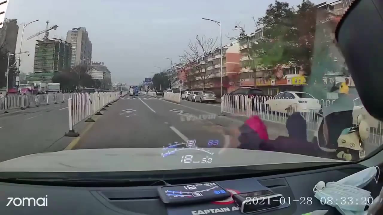 网友投稿:此次事故视频车被判主要责任,这可以申请复议吗?