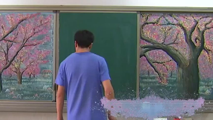 惊艳小学教师用粉笔画出大师级黑板报网友这黑板谁舍得擦啊