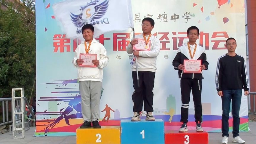 班旗飘扬班歌响起,农村学校运动特别的颁奖仪式802班