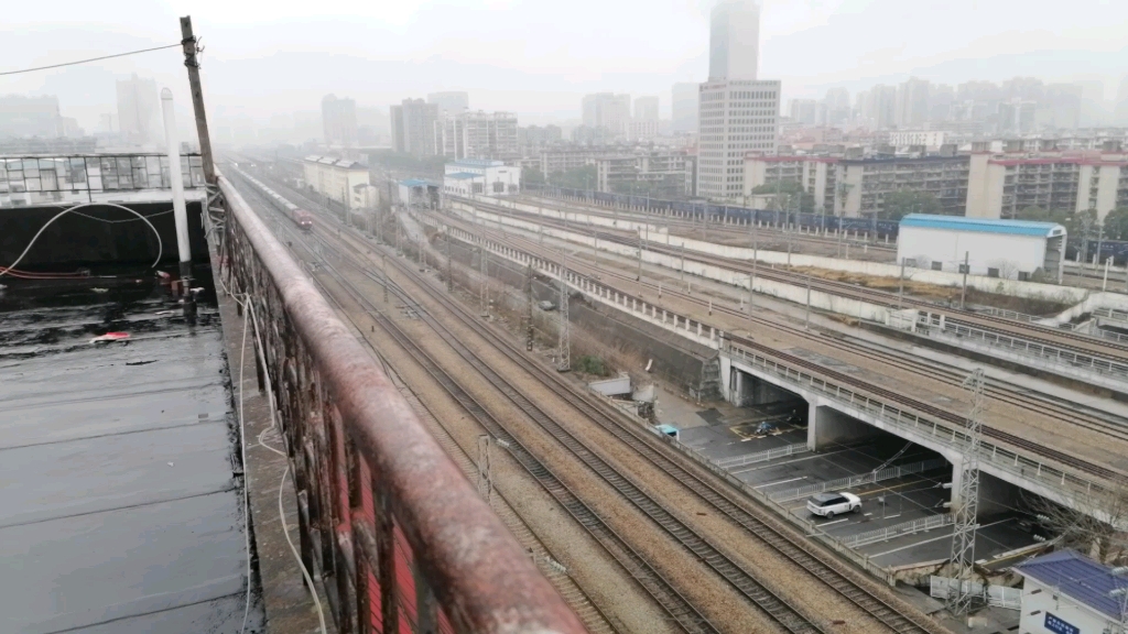 Z285次列车出长沙站