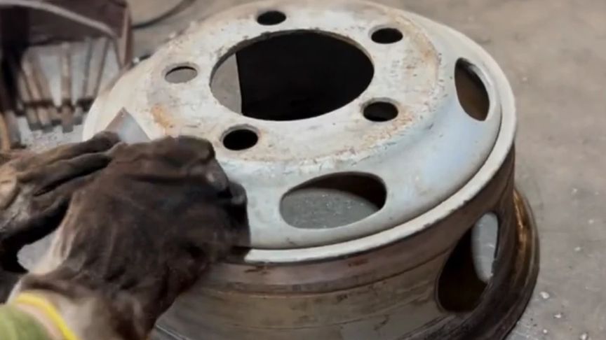 农村木柴专用柴火炉,废旧轮毂制作方法教程。