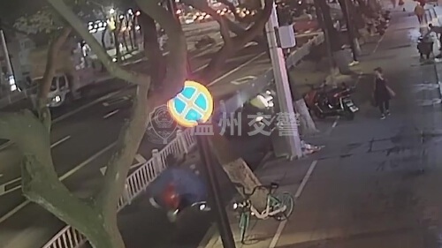 电动车变"货车",逆向行驶酿事故